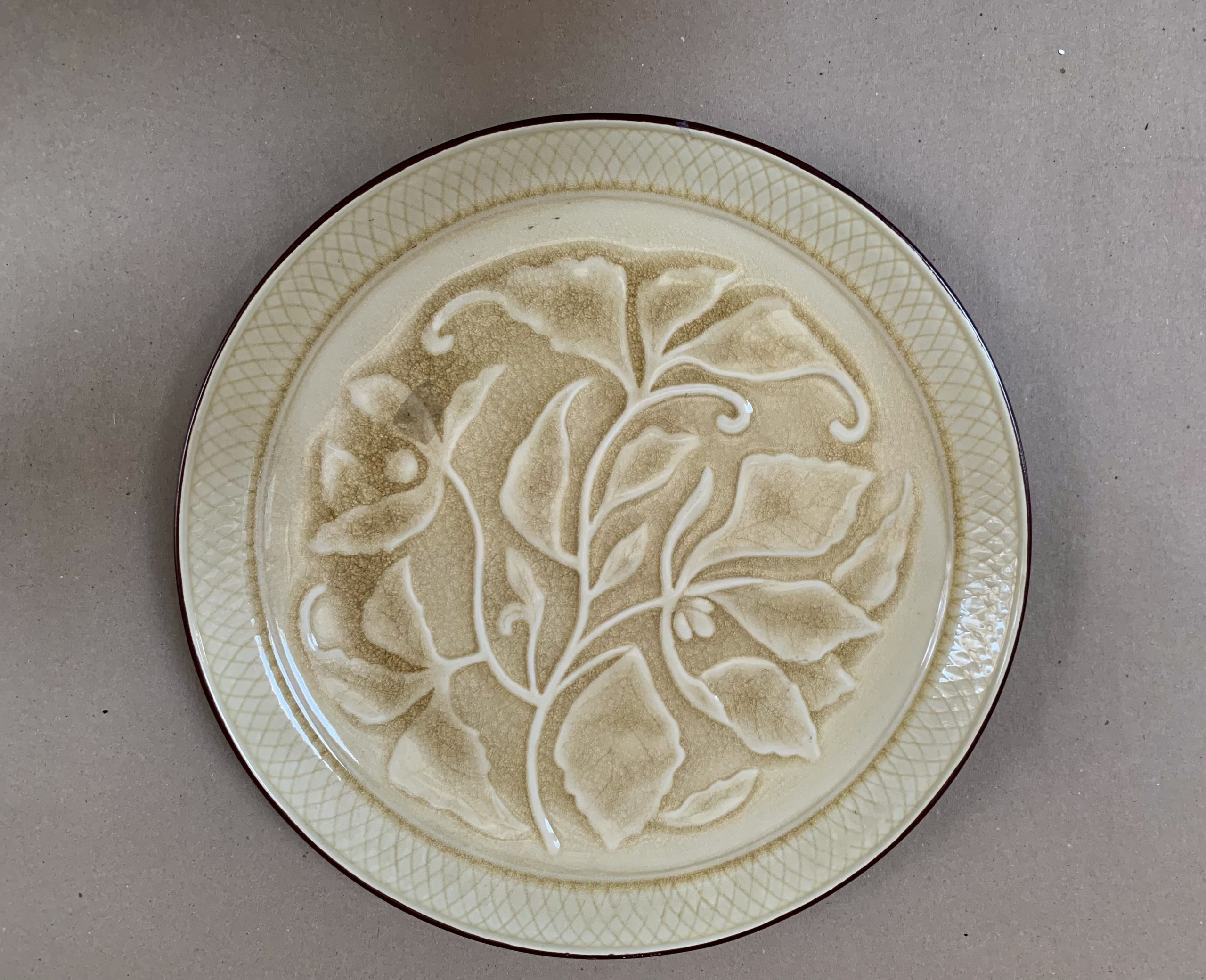Decorative Ceramic Charger Plate on Easel - Welcome to Globedecor ...